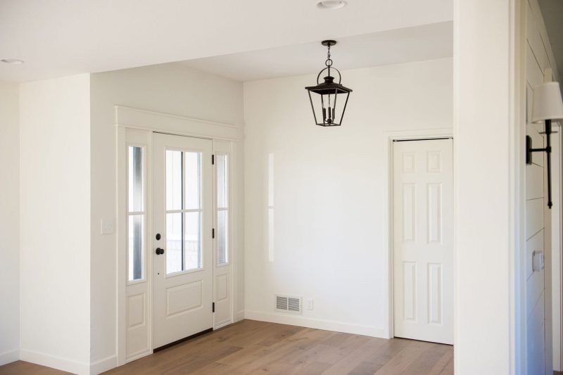 Benjamin Moore White Dove (OC-17) Paint Color Review - EdgeFurnish