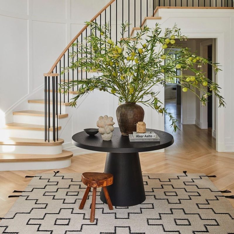 13 Creative Ways to Decorate a Round Entry Table - EdgeFurnish