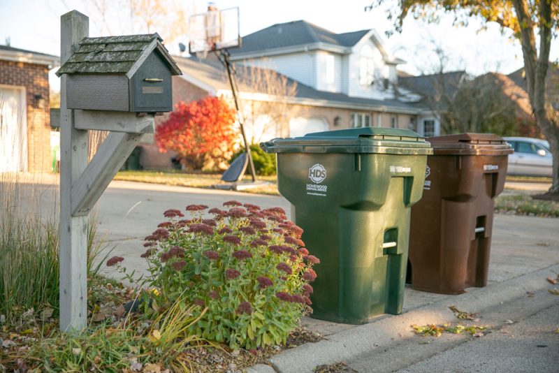16 Genius Ways to Store Trash Cans Outdoors - EdgeFurnish