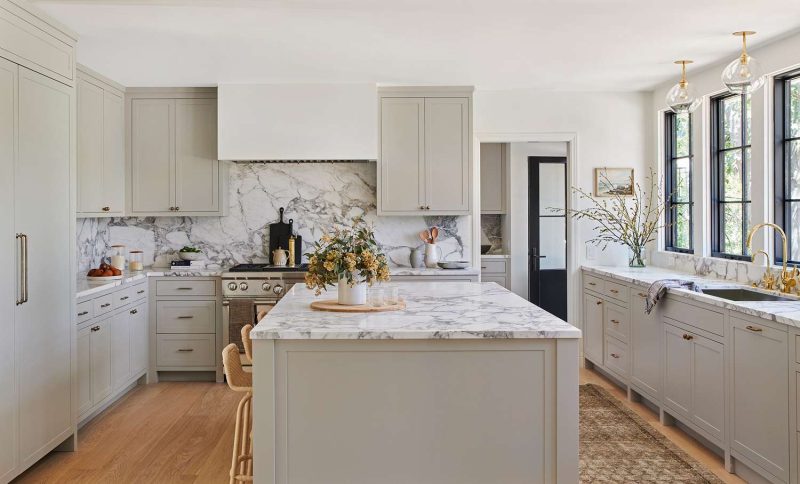 18 Gorgeous Light Wood Kitchen Cabinets Ideas - EdgeFurnish