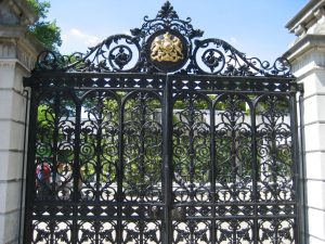 28 Inspiring Wrought Iron Gate Designs for Your Fence and Driveway ...